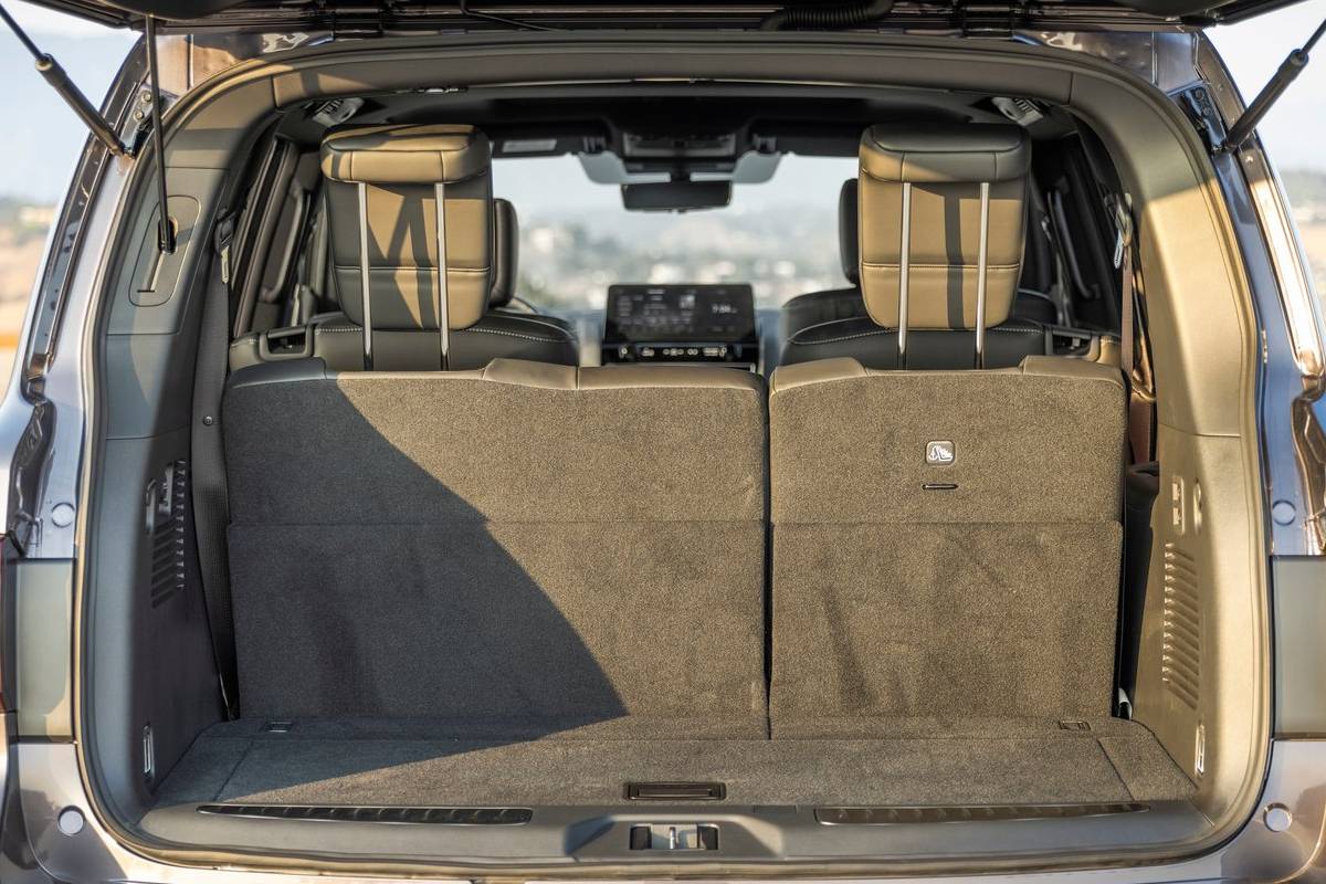 StriveME - خمس ميزات اعجبتنا في سيارة انفينيتي كيو اكس 80 2023